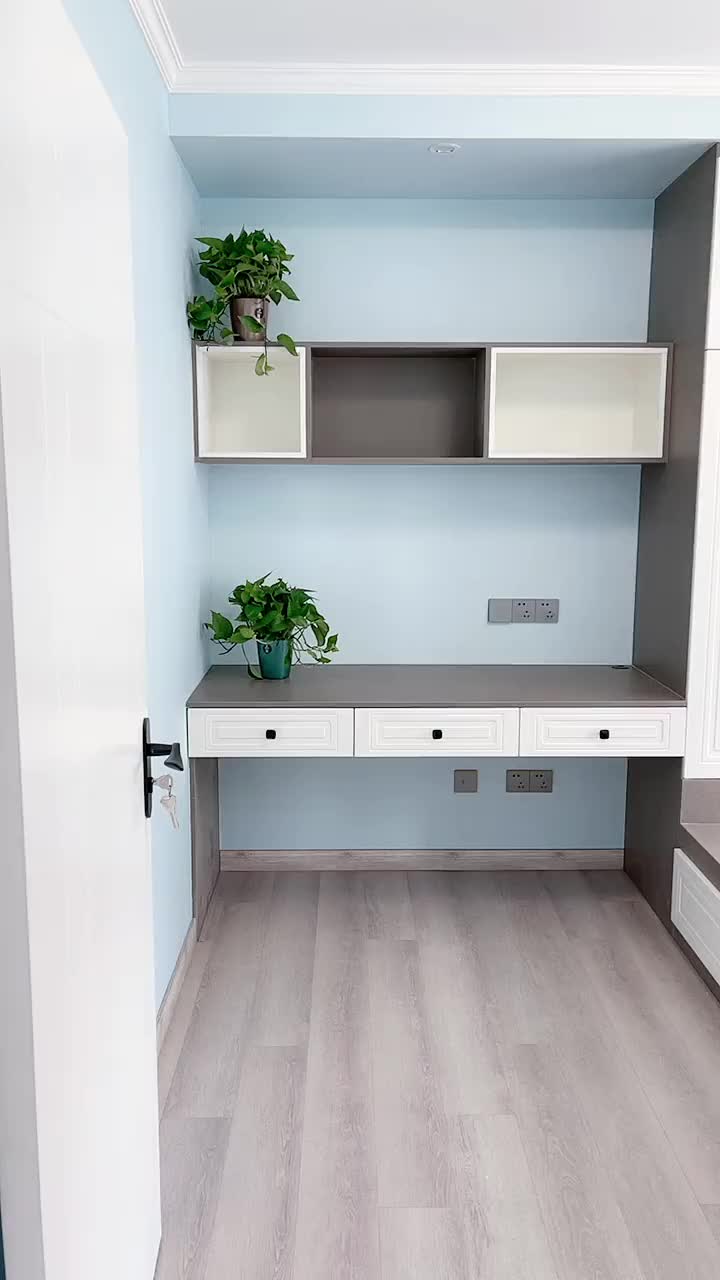 八平米的小房间原本只能放一张床现在书桌书架大衣柜储物柜榻79596