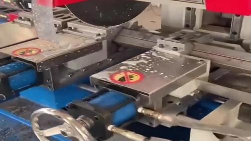 自动去尾料切管机,自从有了,设备后,一次辞退了80名工人