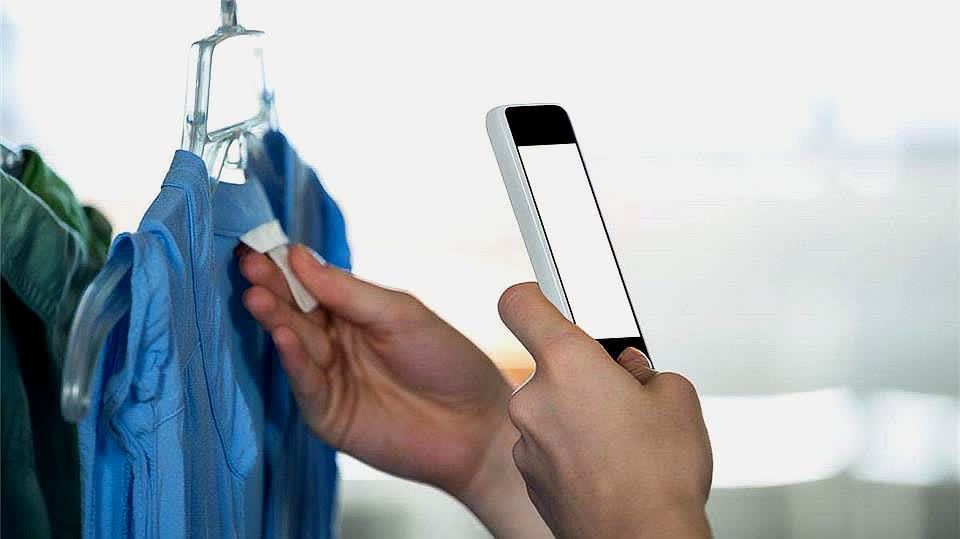 为什么衣服的商标那么扎人,还要放在后颈处?背后是有.