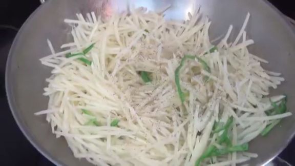 教你做爽脆土豆丝,制作全过程!