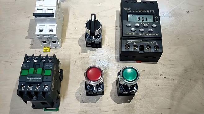 接触器的手动和时控开关自动控制实物怎样接线,老电工轻松教会你
