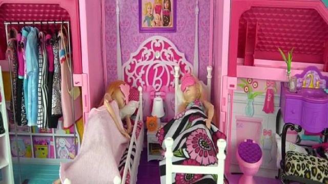 艾莎叫安娜起床吃早饭