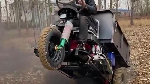 又是一个农村人才的设计,电动车居然改装成这样,简直太聪明了