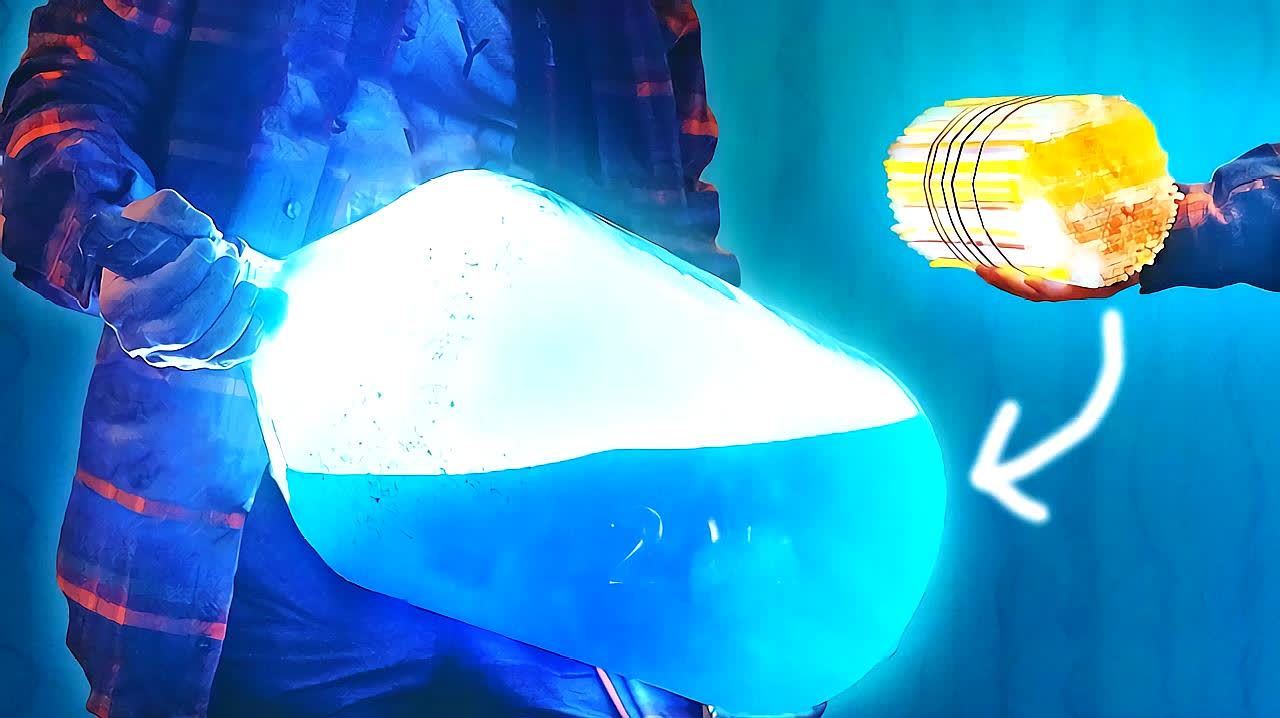 荧光棒到底能有多亮?小哥猛拆10000根亲测,网友:电费都省了