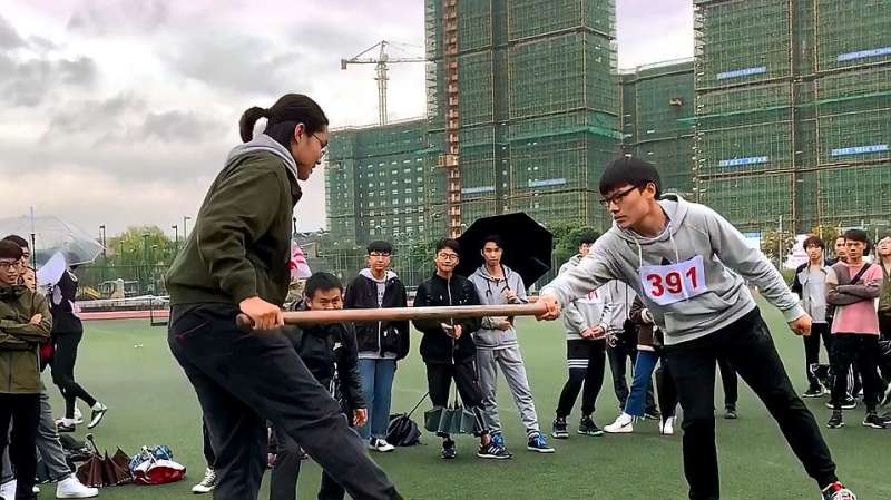 运动会上的民族传统比赛项目,有人玩过吗?很好玩的样子