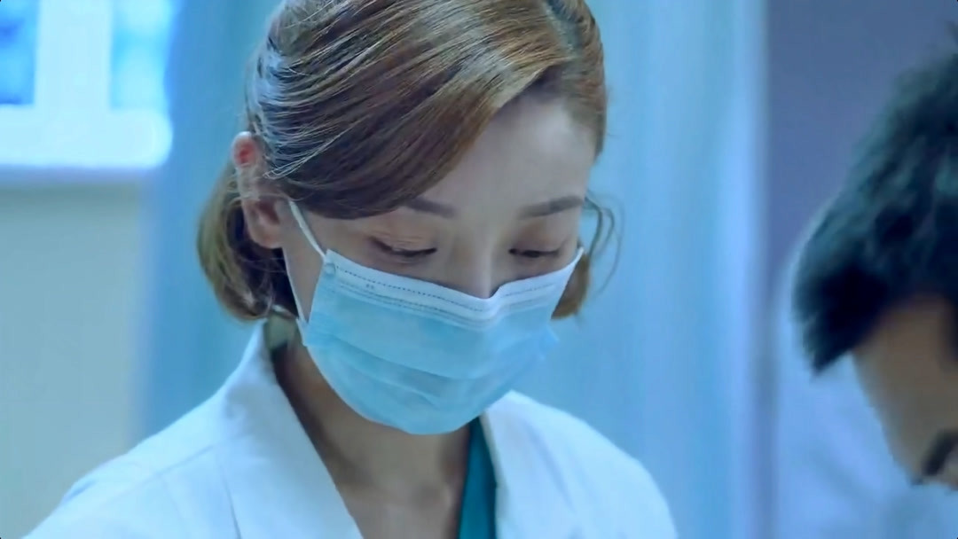 患者抢救无效死亡,媳妇当场崩溃,痛哭求医生救活他