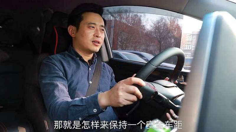 拥堵路段开车,如何判断跟车距离?老司机经验很实用