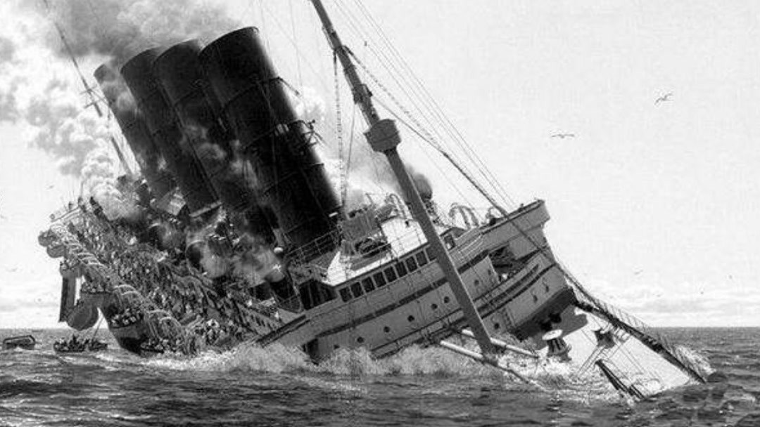 二战中美国盲目乐观,结果被纳粹潜艇教训,损失400多艘商船