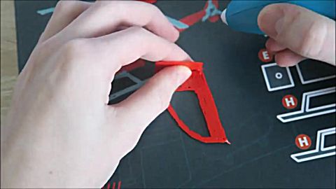 用3Doodler start儿童3D笔创作一个直升机模型