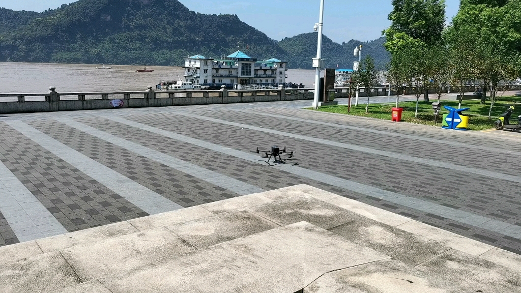 飞mini2偶遇经纬M300RTK