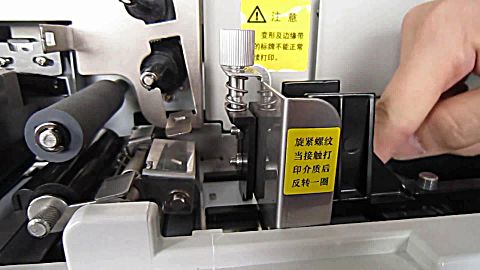 硕方标牌机SP650硬件安装视频_色带标牌和清洁带安装视频