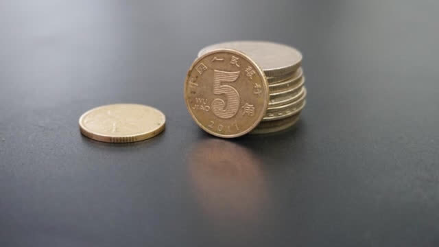 把五角硬币放冰箱上,这样用特别值钱,解决大麻烦