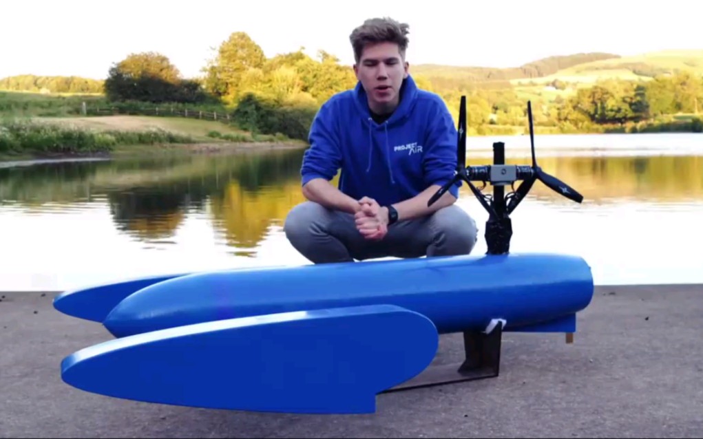 电动双螺旋桨快艇