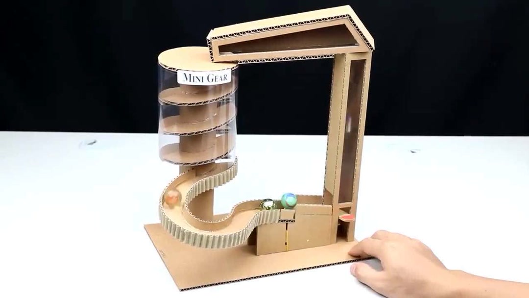 创意diy-牛人大神用硬纸板手工制作弹珠游戏