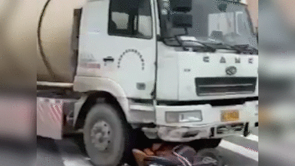 【浙江】温州一外卖员与大型水泥车发生碰撞 当场死亡