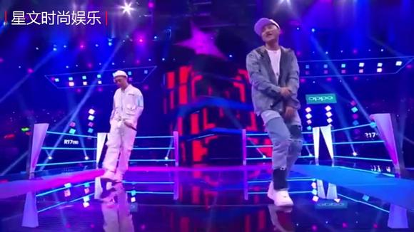 杰伦认为表演也是唱歌中重要的,好的表演能将舞台变成演唱会