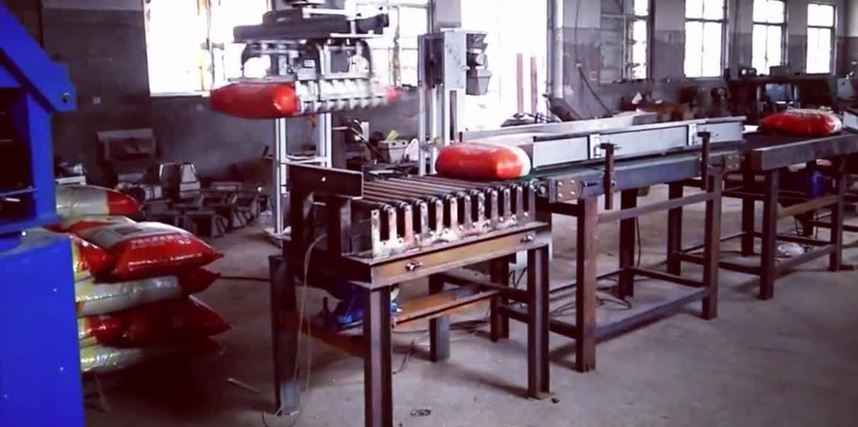 中国发明真牛!全编程搬运机器人,化肥码垛演示!