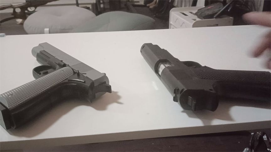 博涵-反吹抛壳M1911玩具模型枪评测视频-一堆劣质破塑料