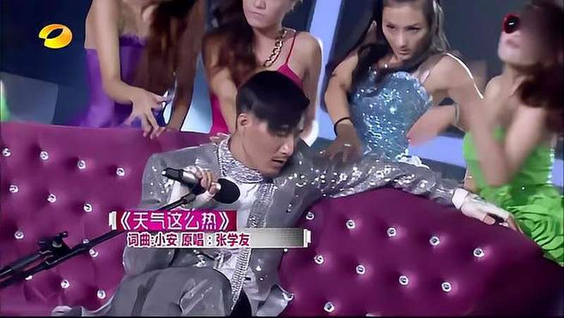 男子模仿张学友唱歌,声音简直一模一样,动作更是神还原!