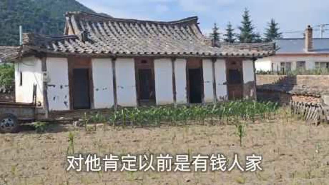 中朝边境小山村传统朝鲜族房门窗不分,哪个是主门?大姐带你看看