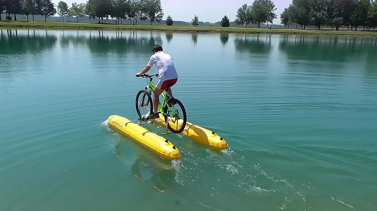 外国发明“水上”自行车,自行车秒变划艇,你敢上去试吗