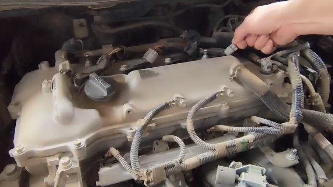 汽车发动机怠速抖动,加速无力故障灯亮,更换这个配件问题就解决