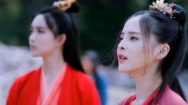 魏无羡一张符咒找到洞口,众人眼前一亮,温晁沉不住气了