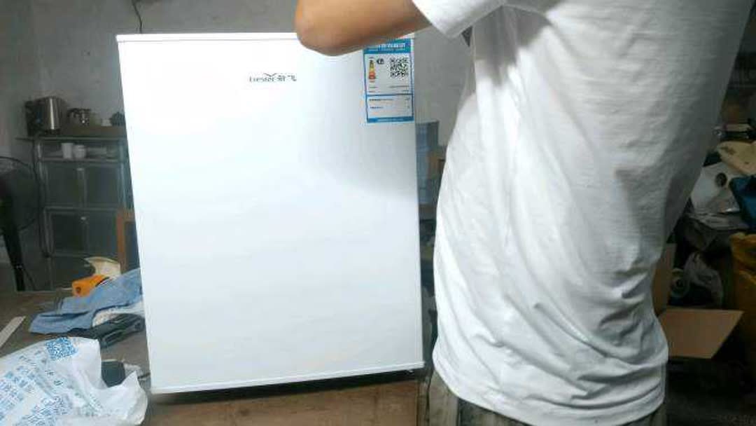 实用迷你小冰箱开箱视频