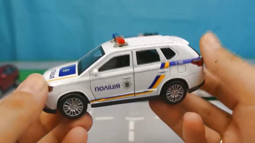 你能见到的多种卡通汽车警车创意玩具模型