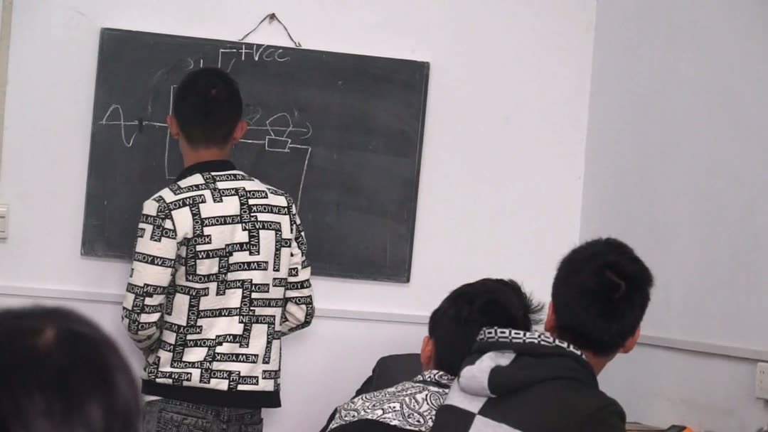 郑州长城科技中等专业学校朱培力老师讲课视频