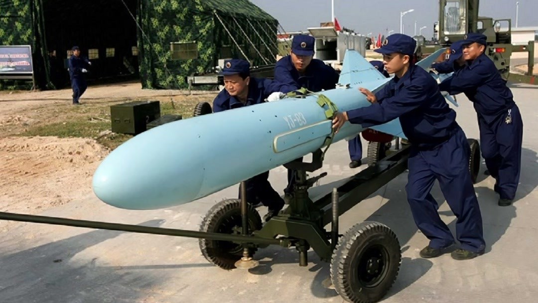 中国最强武器罕见亮相,战斗力位列世界第一,成为美国最大劲敌!