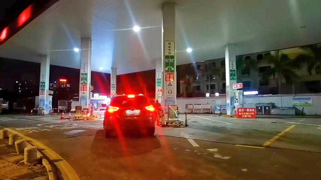 操作繁琐!夜间加油优惠为何不支持其他支付方式?加油站回应来了