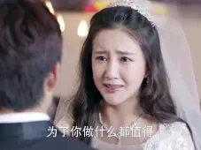 残疾新娘突然从轮椅上站起来,真面目立马暴露,真精彩!