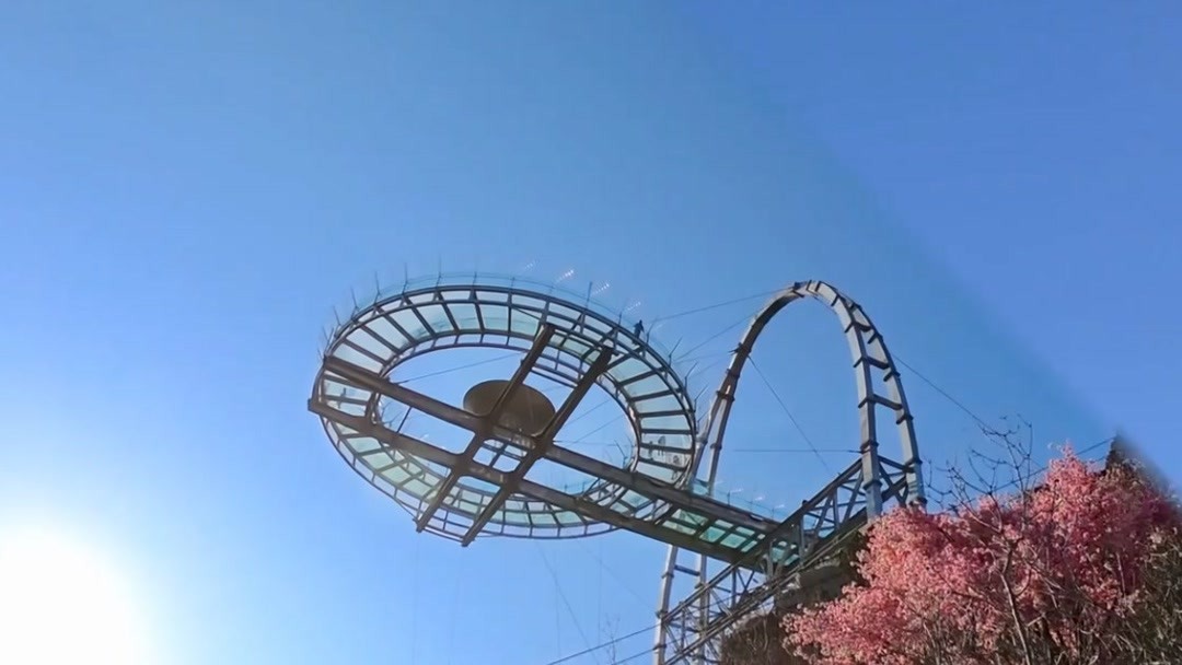 张家界玻璃桥太没劲!国内最刺激的玻璃观景台,仅靠几根钢架支撑