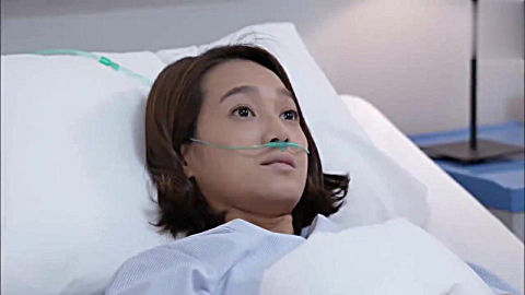 美女孕妇被撞晕倒,醒来发现肚子平平,问孩子去向医生却说不出话!