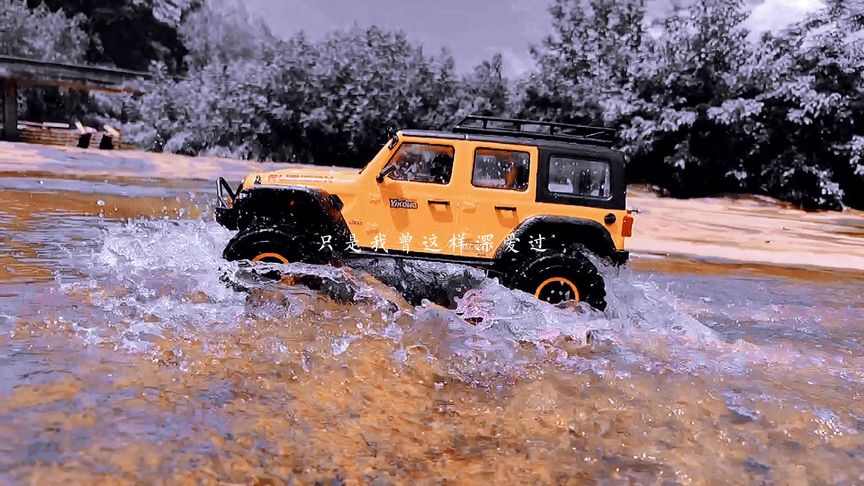 夏天就得玩水#rc遥控模型车 #硬派越野 #玩水的季节 #牧马人