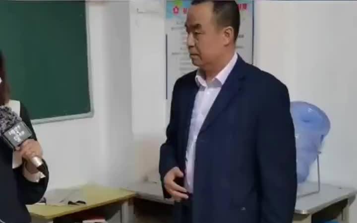 虽然我不认识这个校长,你们别乐,这个校长没责任。