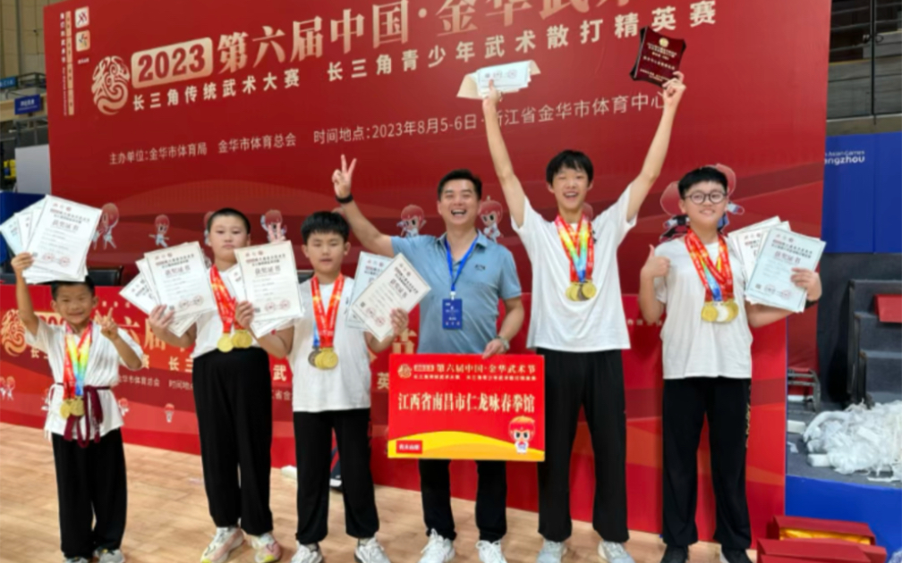...本馆共斩获18枚金牌,一枚银牌,两枚铜牌,取得了前所未有的好成绩,这...