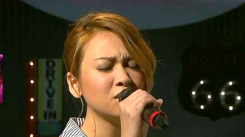 终于找到这首歌的现场版了,经典旋律,初中时经常听