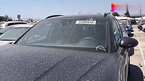 可惜了, 报废的保时捷SUV, 打开车门看看成色如何!