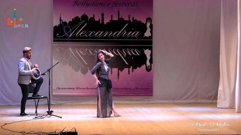 阿拉伯第一“肚皮舞女王”,听台下的欢呼声就知道了