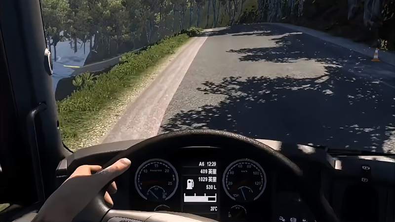 欧洲卡车模拟器:陡坡上还有一段水路,不知道我们的货有没有泡坏