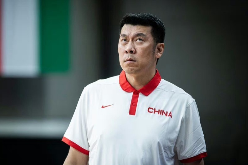 男篮主帅引发公愤!毁掉中国队世界杯生死战,球迷质疑重用关系户