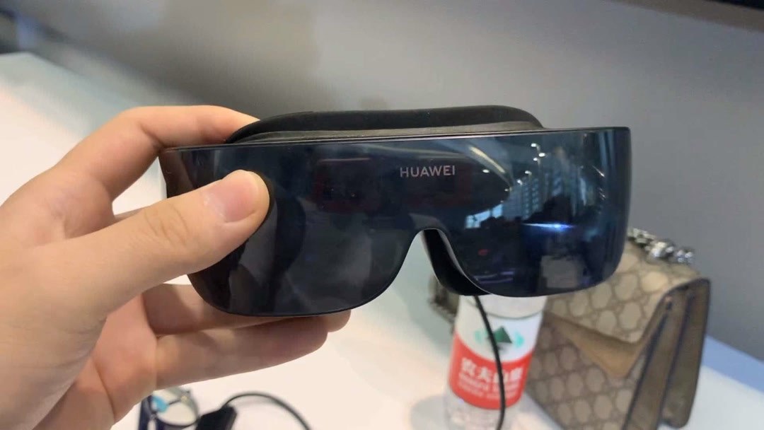 华为VR眼镜现场体验,便于随身的VR设备,比矿泉水瓶大一点