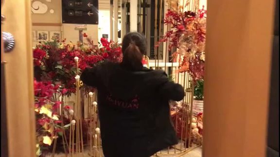 #2020初次见面 酒店晚上有会议刚结束 小伙伴们刚刚进场～