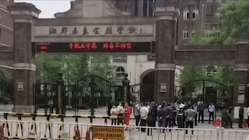 长沙一初三学生参加学校1000米体考猝死,知情人:跑步戴N95口罩