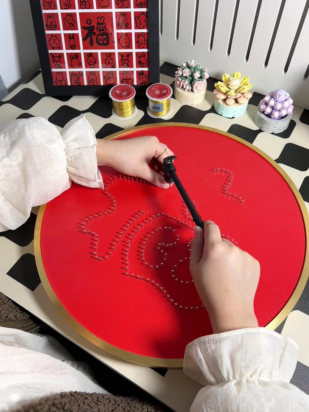 新年到啦,做副钉子绕线画给家里添福气,亲手做的好看还有意义