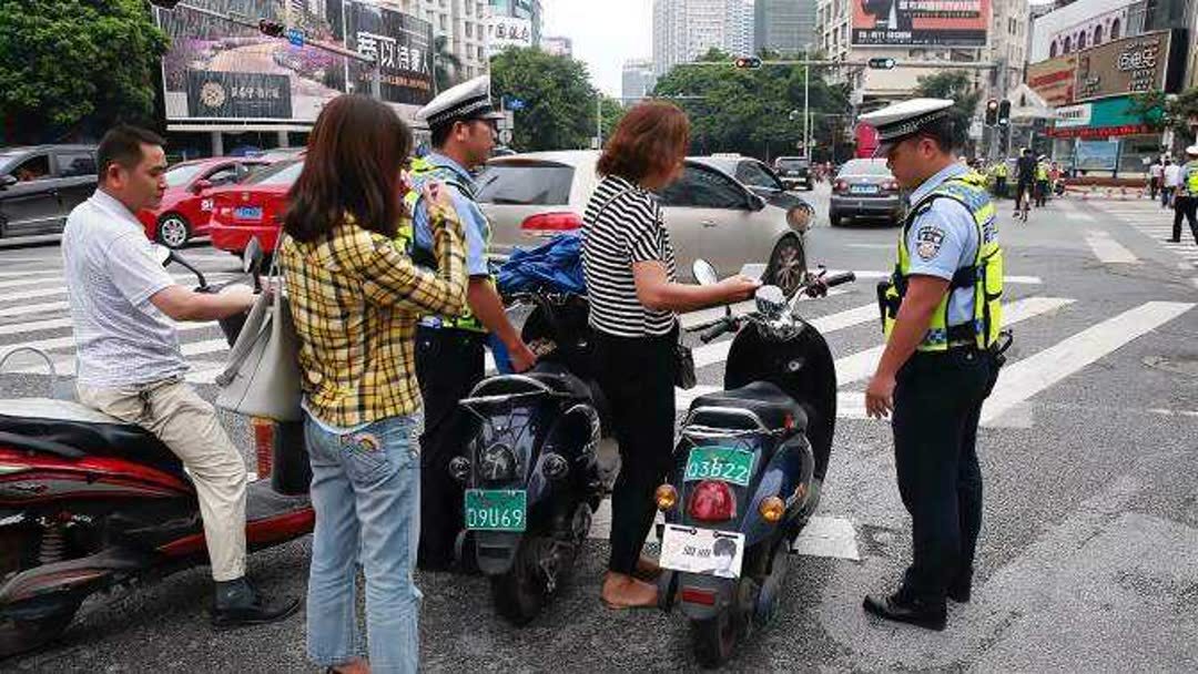 交警严查超标电动车,老百姓灵魂拷问:咋不查厂家?真相让人无语