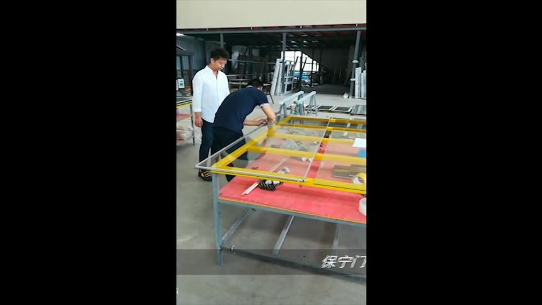 家居推拉门安装玻璃制作过程演示!