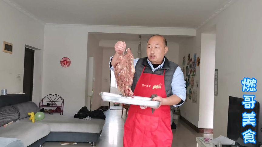快过年了 在市场上买了猪肉 今天用传统方法腌个腊排骨